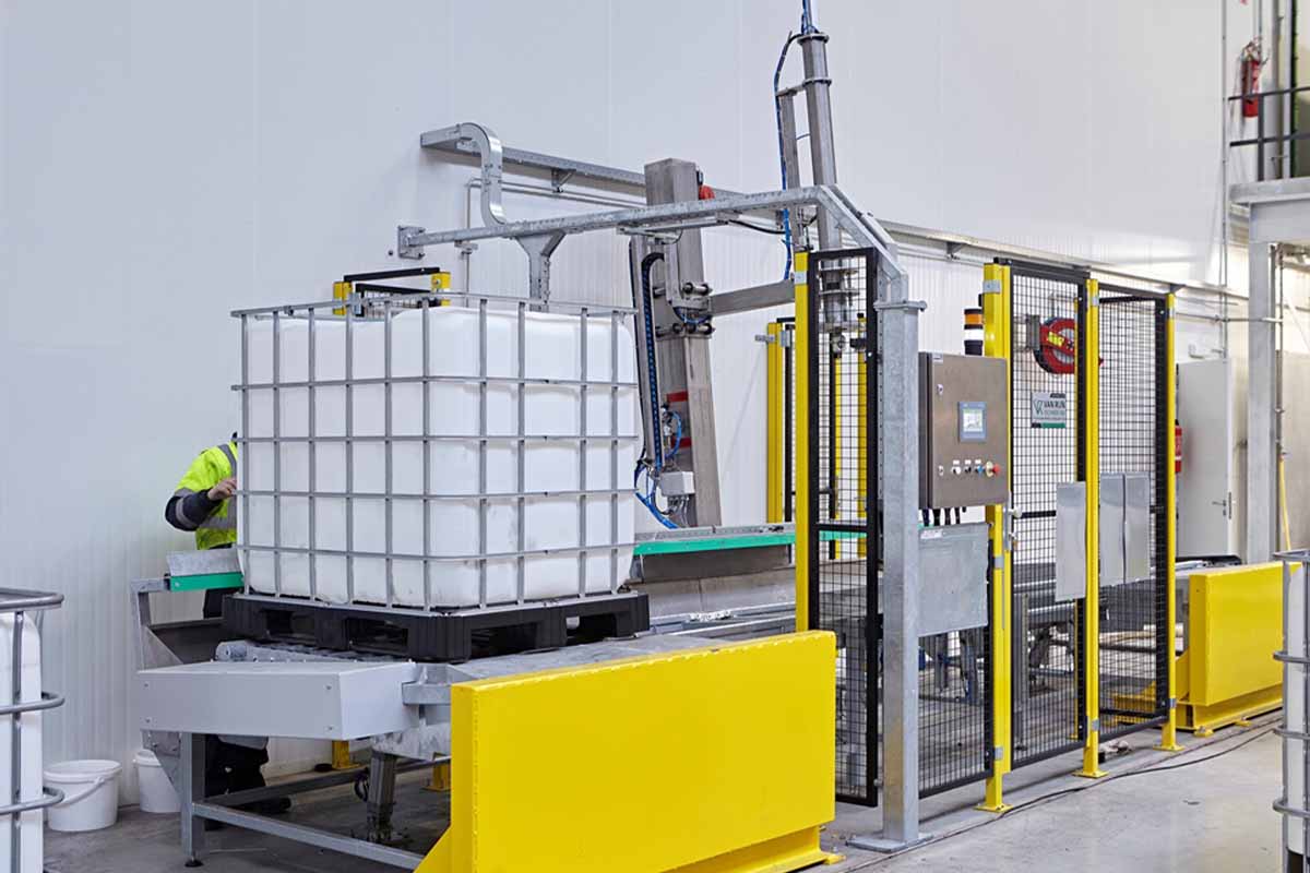 Production of custom compounds based on polymers and additives ...